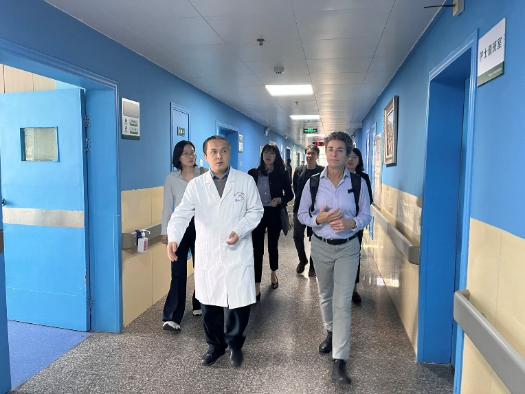 吉利德科学医学团队参访武汉大学中南医院感染科并进行学术交流-武汉大学中南医院